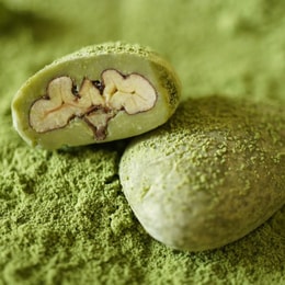 Salon De Royale Matcha Pecan Nut Chocolate Bagged 100g | Yami